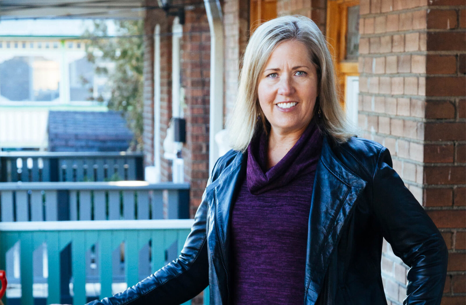 Laura Tucker - Leadership Coach - Free Your Inner Guru Podcast